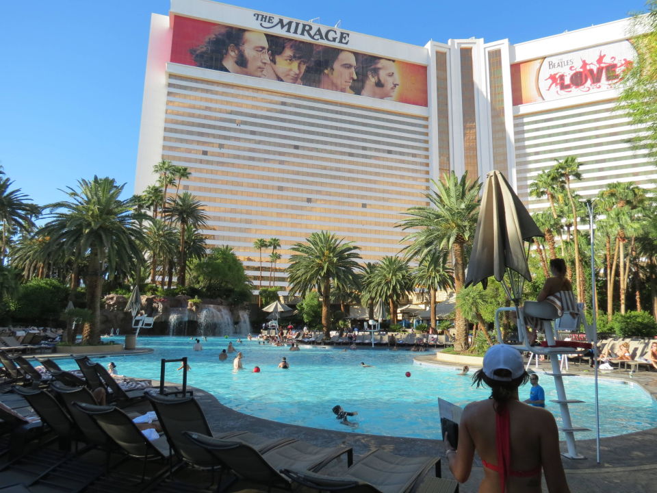 "Pool mit Hotel" The Mirage (Las Vegas) • HolidayCheck (Nevada | USA)
