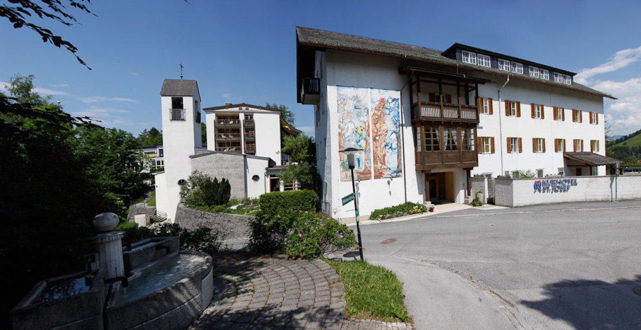 "Außenansicht Kurhotel St. Josef" OptimaMed Gesundheitsresort St. Josef (Bad Dürrnberg ...