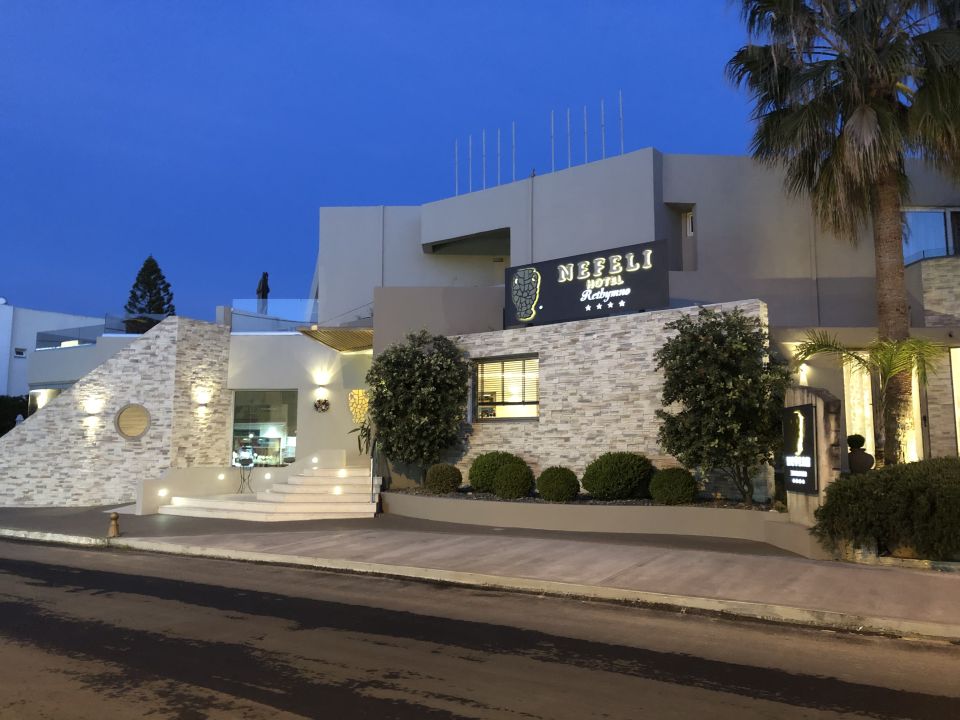 "Außenansicht" Nefeli Hotel Rethymno (Platanes) • HolidayCheck (Kreta ...