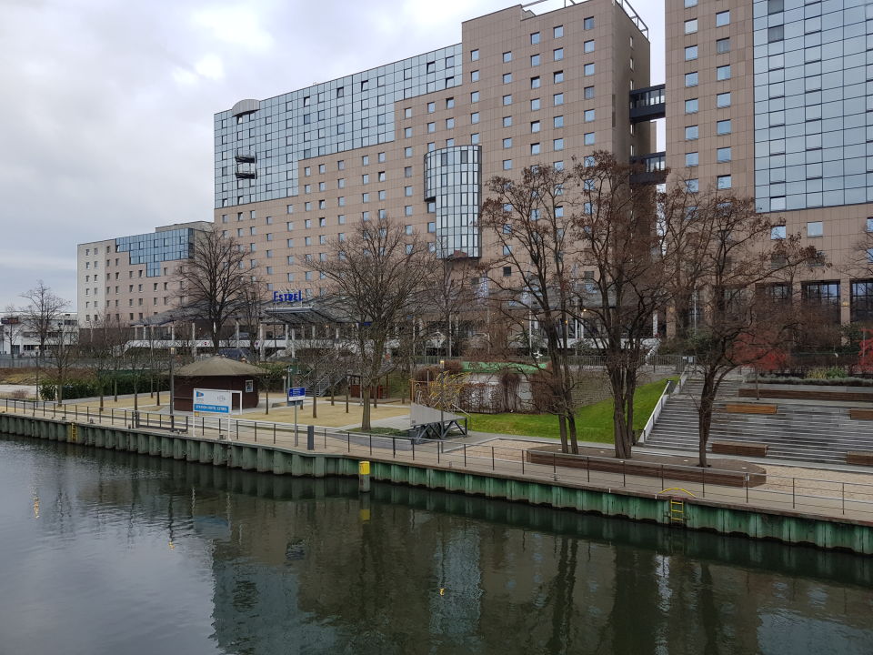 "Außenansicht" Estrel Hotel Berlin (Berlin-Neukölln) • HolidayCheck ...