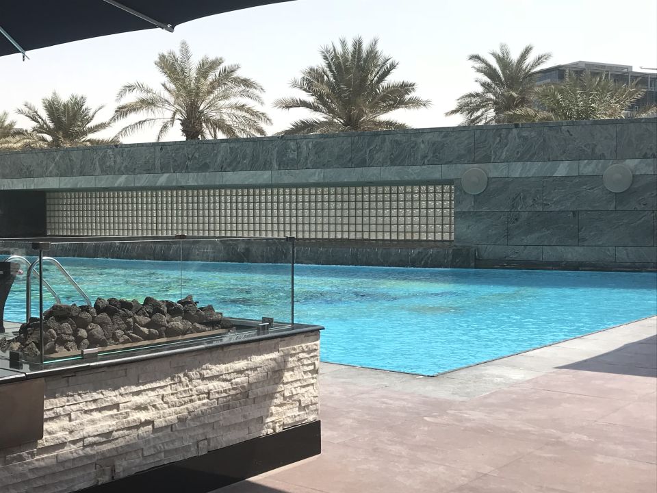 "Pool" Hotel Jumeirah Emirates Towers (Dubai) • HolidayCheck (Dubai ...