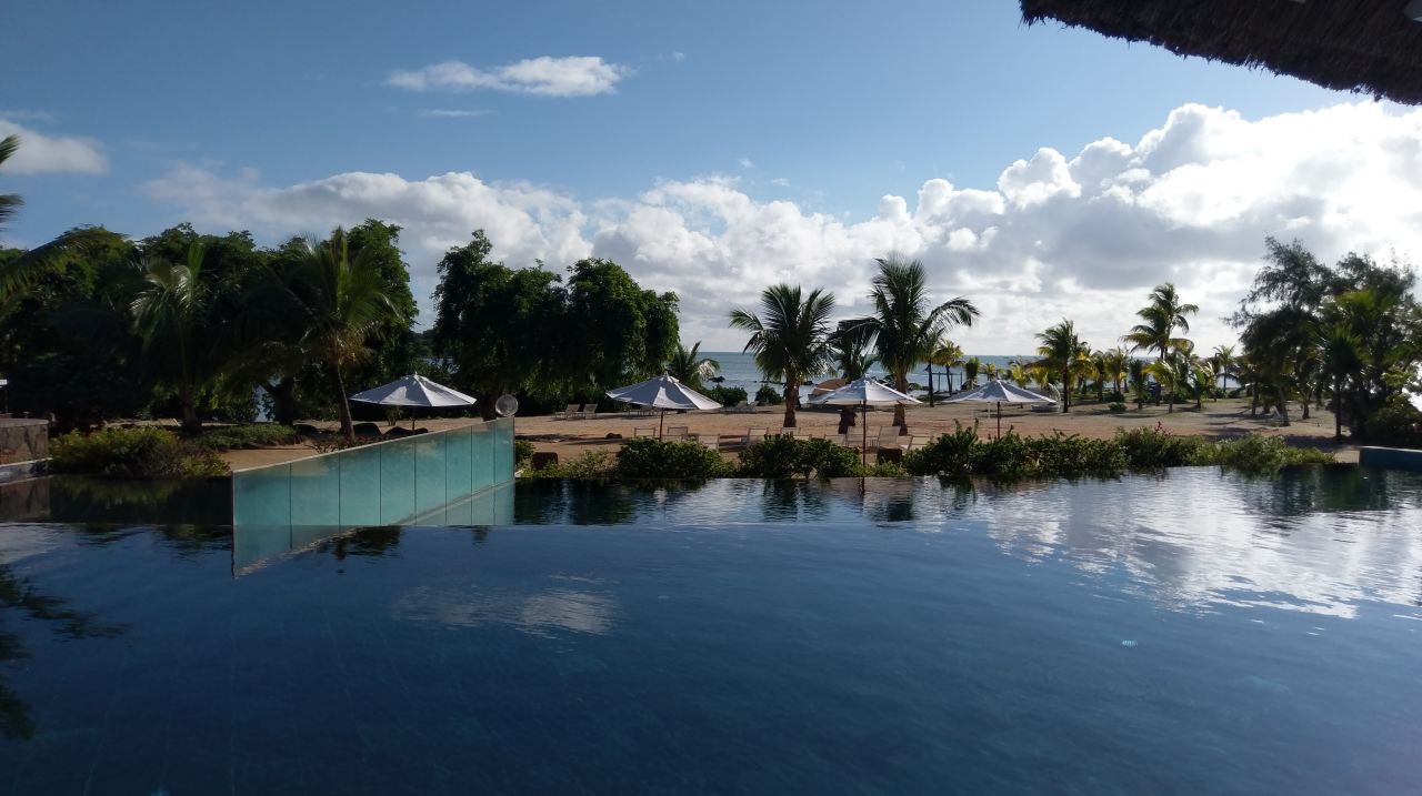 "Pool" Radisson Blu Azuri Resort & Spa (Roches Noires) • HolidayCheck ...