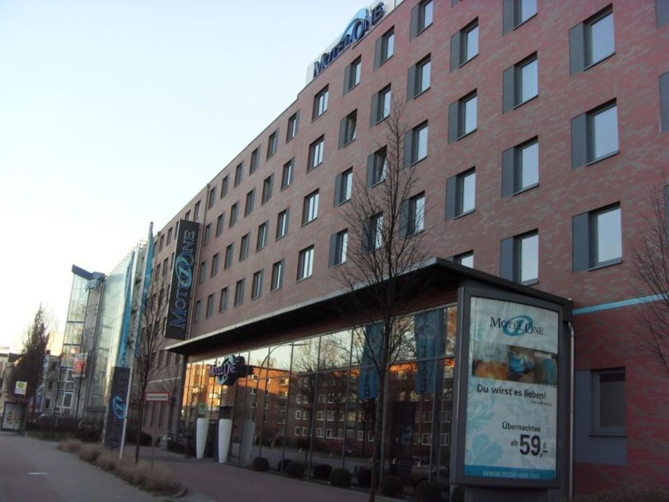 "Das Hotel von außen" Motel One Hamburg-Altona (Hamburg) • HolidayCheck ...