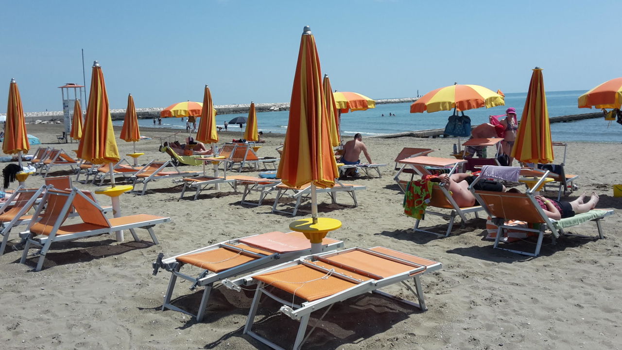 "Strand " Hotel Ambassador (Caorle) • HolidayCheck (Venetien | Italien)