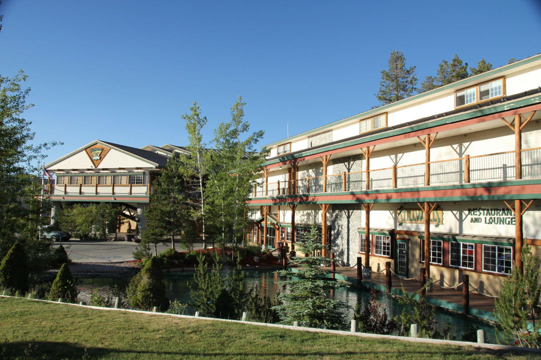"Hotelfront" Holiday Inn Resort The Lodge at Big Bear Lake (Big Bear ...