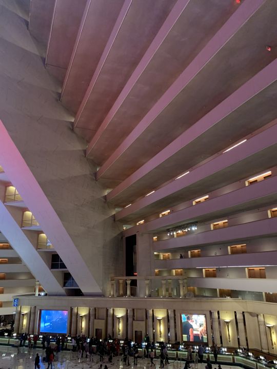 "Lobby" Hotel Luxor (Las Vegas) • HolidayCheck (Nevada | USA)