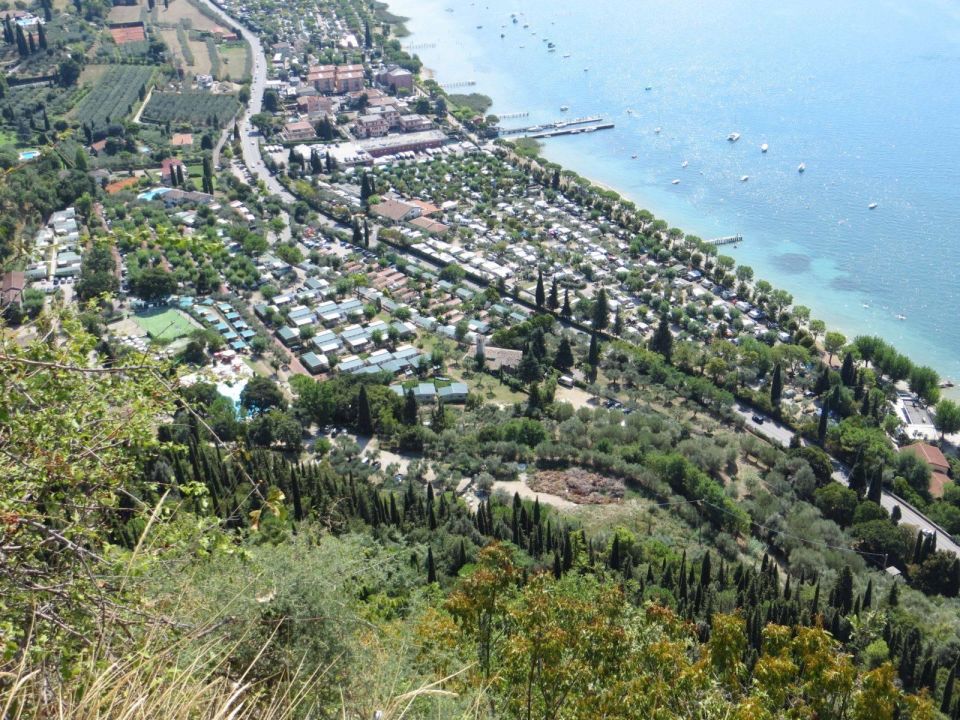 "Blick vom Berg La Rocca auf den Camping La Rocca" La Rocca Camping ...