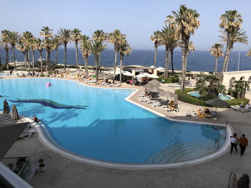 "Pool" Hilton Malta (St Julian's) • HolidayCheck (Majjistral | Malta)