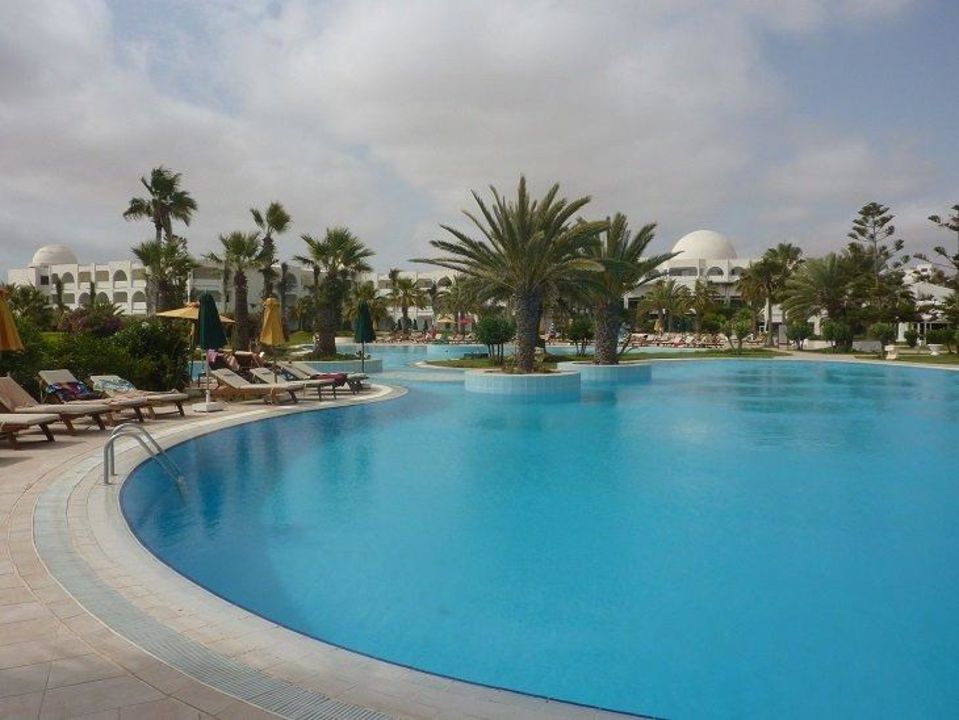 "Ein Teil des großen Pools" Djerba Plaza Thalasso & Spa (Midoun ...