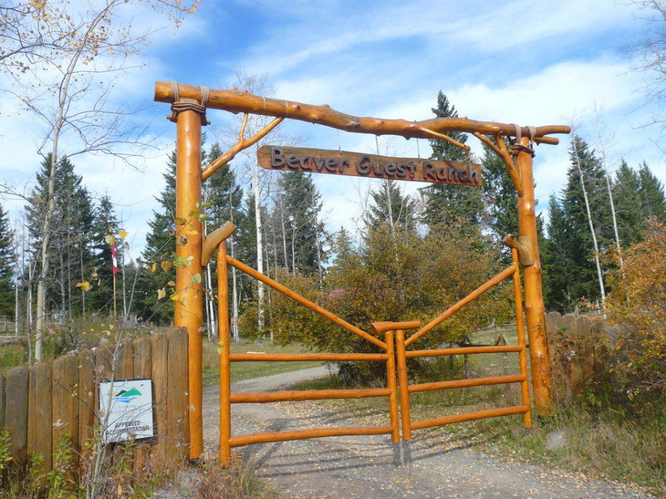 "Ranchtor" Beaver Guest Ranch (Bridge Lake) • HolidayCheck (British ...