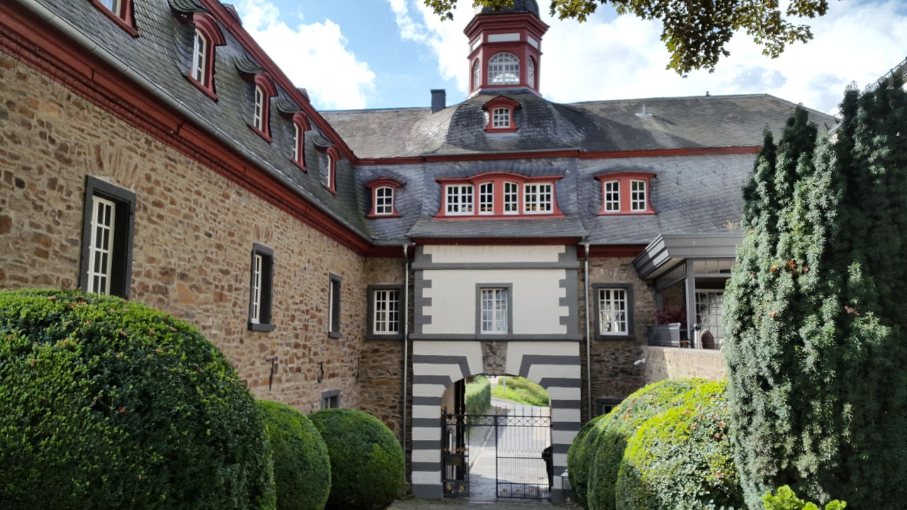 "Gartenanlage" Hotel Schloss Burgbrohl (Burgbrohl) • HolidayCheck ...