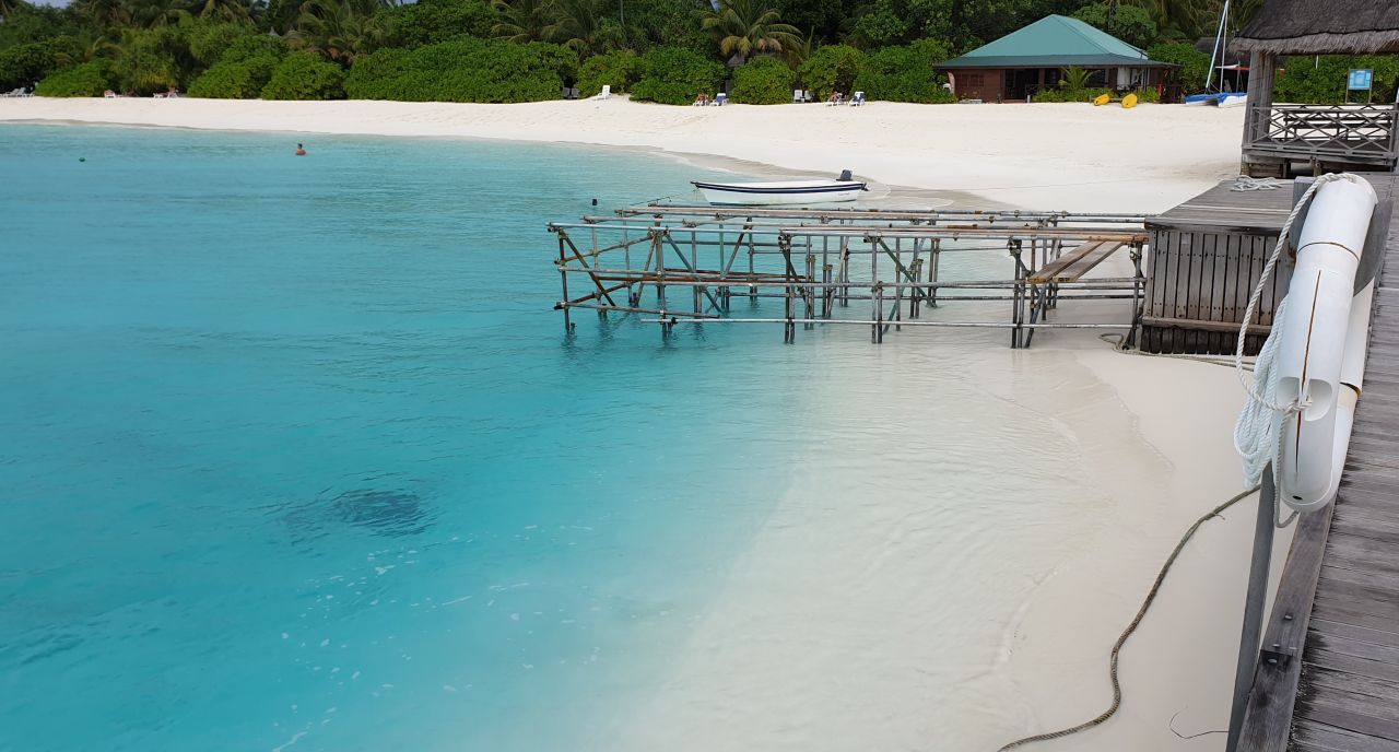 "Außenansicht" Angaga Island Resort (Vilamendhoo) • HolidayCheck (Alif ...