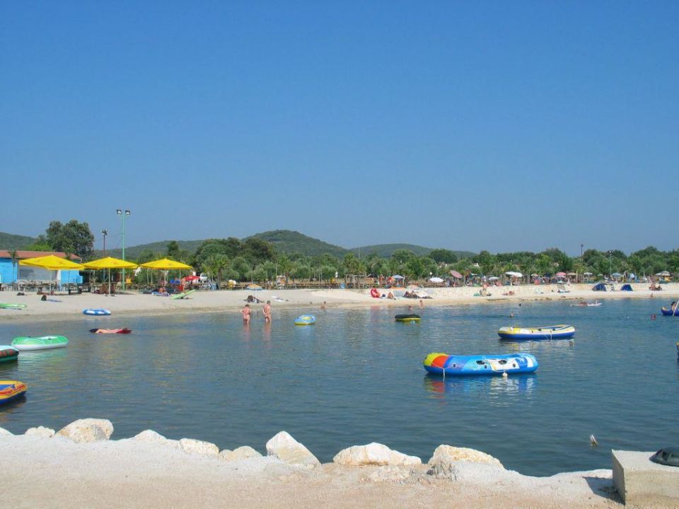 "Strandabschnitt von Valalta" FKK Valalta (Rovinj) • HolidayCheck ...