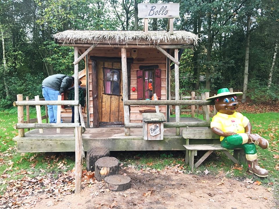"Die Kinder können Maskottchen "Bollo" an seinem Haus besuche ...
