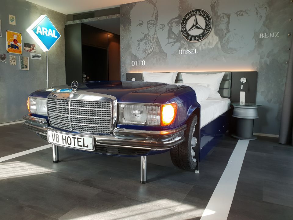 "Zimmer" V8 Hotel Classic Motorworld Region Stuttgart (Böblingen ...