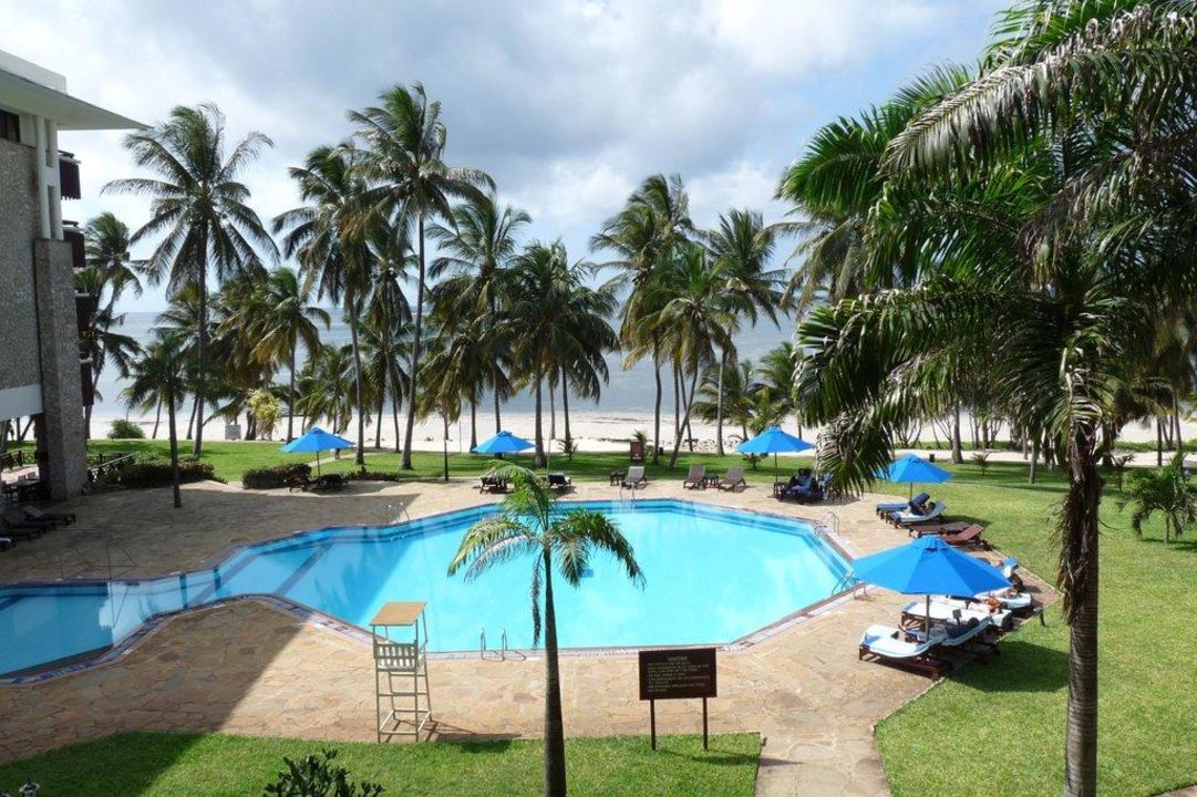 "Pool mit Shanzu-Beach" Hotel Mombasa Continental Resort (Shanzu Beach ...