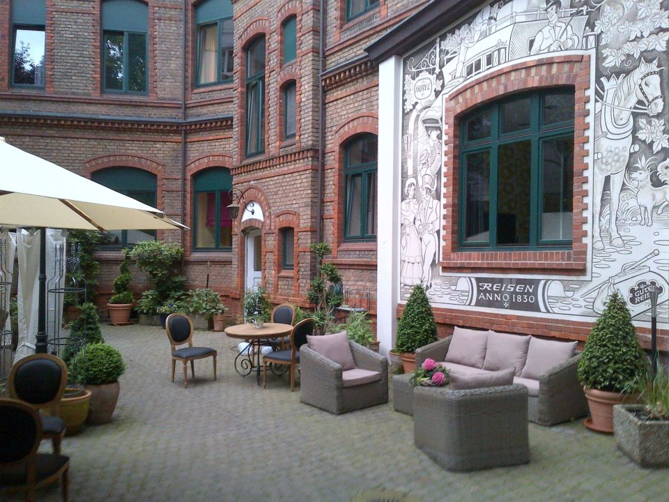 "Der schöne Innenhof" Hotel Klemm (Wiesbaden) • HolidayCheck (Hessen ...