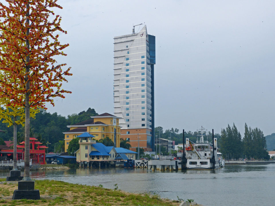 "Hotelansicht vom Riverwalk" Hotel Felda Residence Kuala Terengganu ...