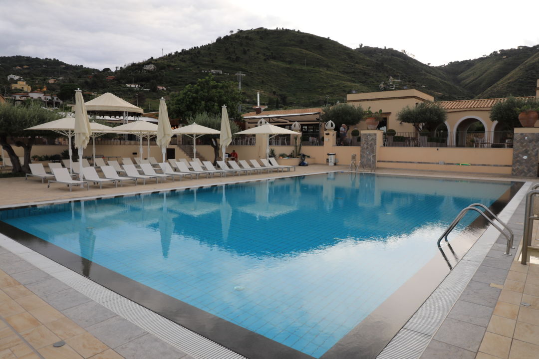 "Pool" Hapimag Resort Cefalù (Mazzaforno) • HolidayCheck (Sizilien ...