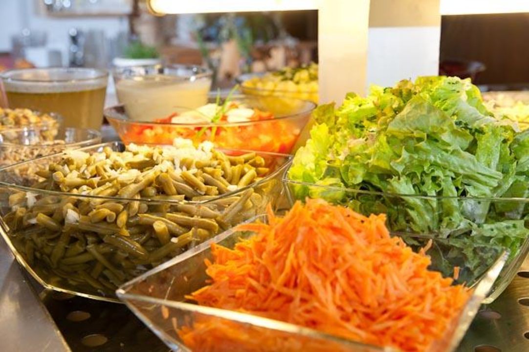 "Knackige & frische Salate vom Buffet" Landgasthof Postwirt (Haibühl ...