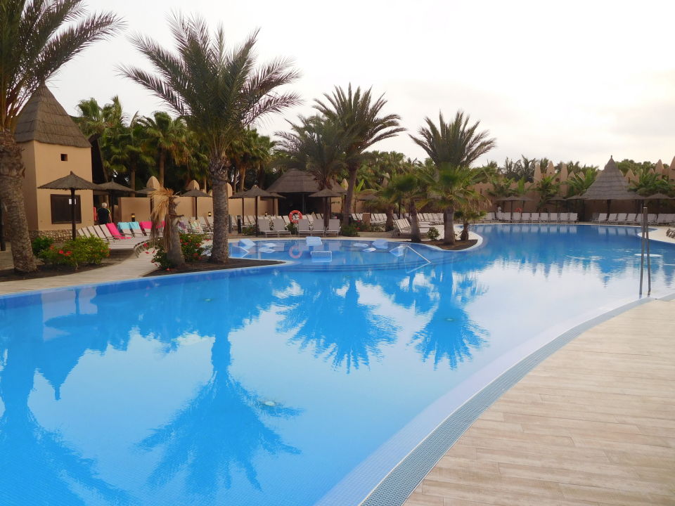 "Pool" Hotel Riu Funana (Santa Maria) • HolidayCheck (Sal ...