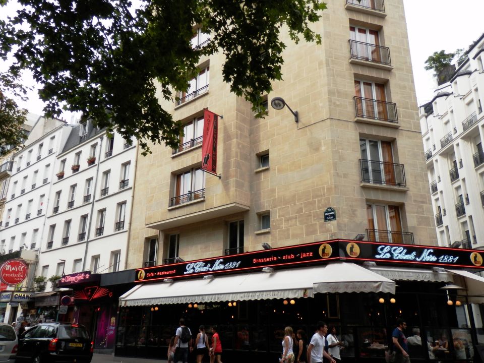 "Bistro Restaurant Le Chat Noir" Hotel Le Chat Noir (Paris ...