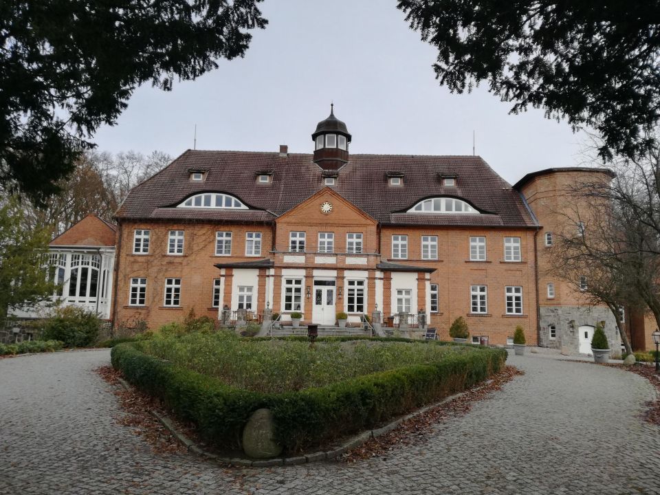 "Schloss" Schlosshotel Basthorst (Gneven) • HolidayCheck (Mecklenburg ...