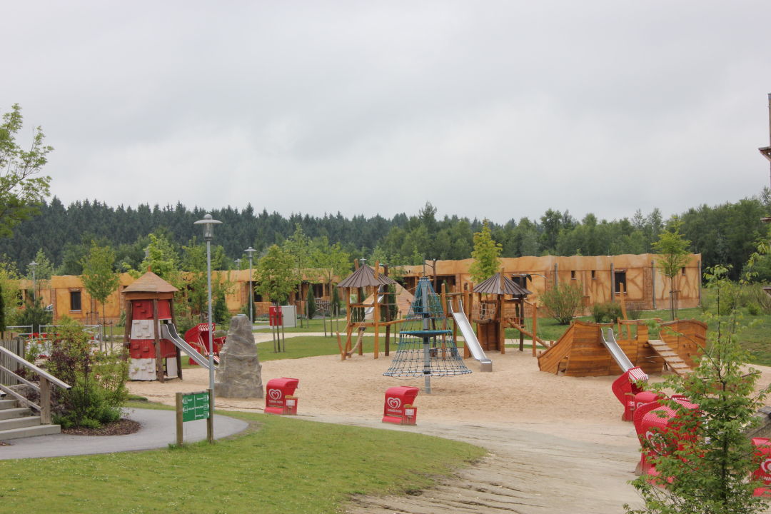 "Spielplatz und neue Superior Bungalows" LEGOLAND Feriendorf (Günzburg ...