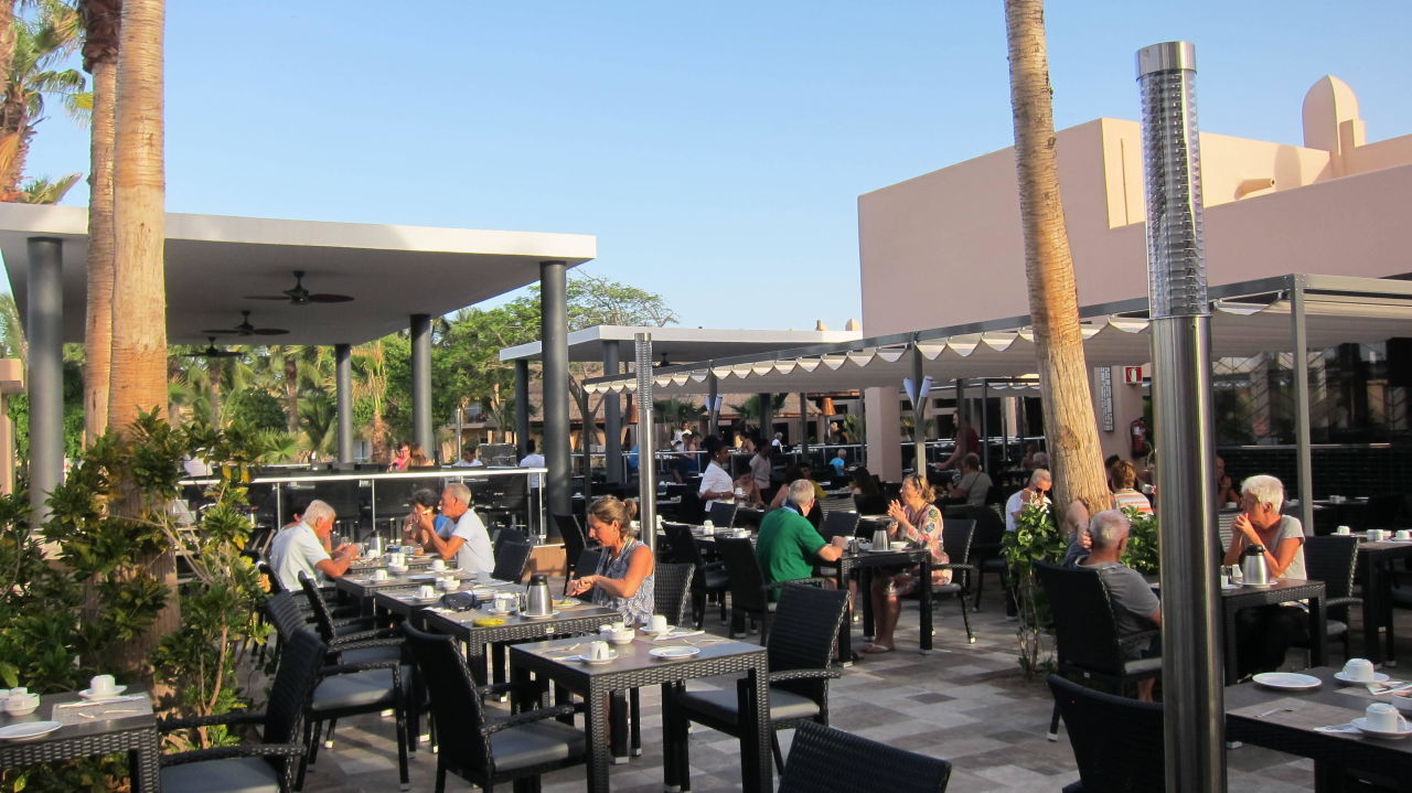 "Restaurant Außenbereich" Hotel Riu Palace Cabo Verde (Santa Maria ...