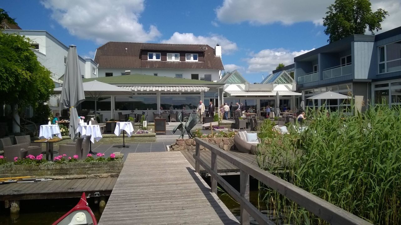 "Die weitläufige Terrasse" Hotel Der Seehof (Ratzeburg) • HolidayCheck ...