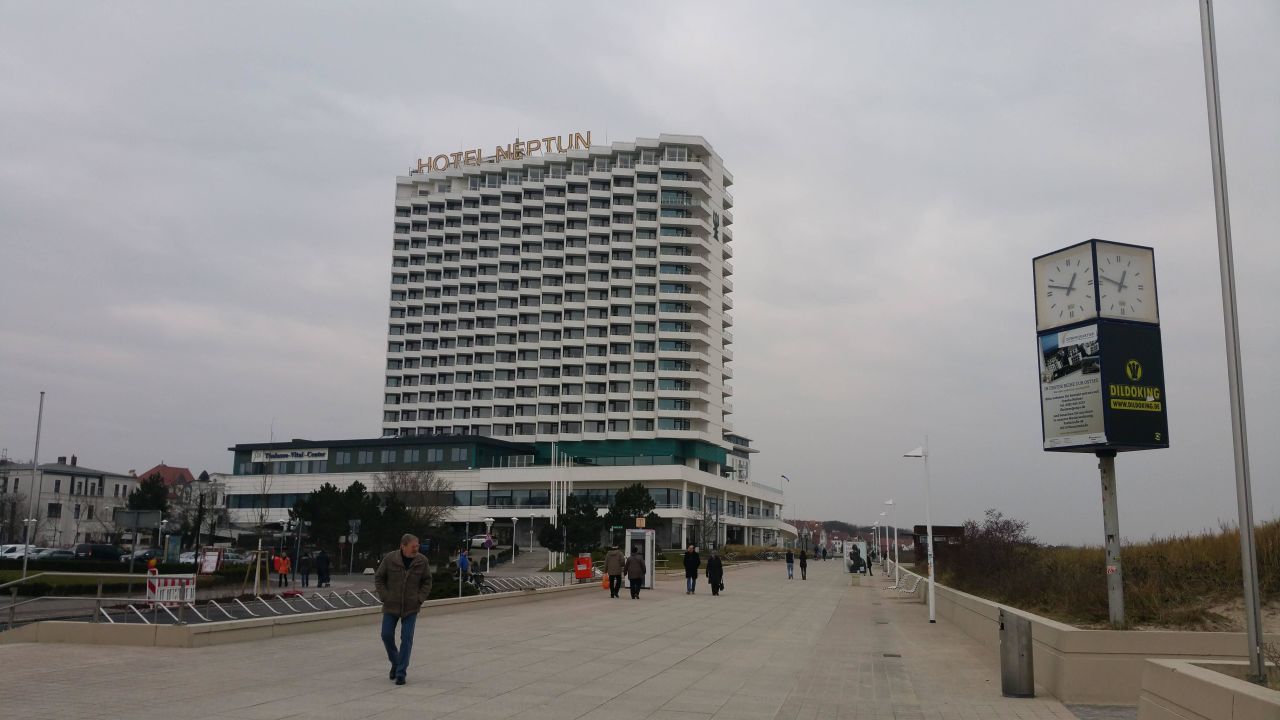 "Blick von der Promenade" Hotel Neptun (Rostock -Warnemünde ...