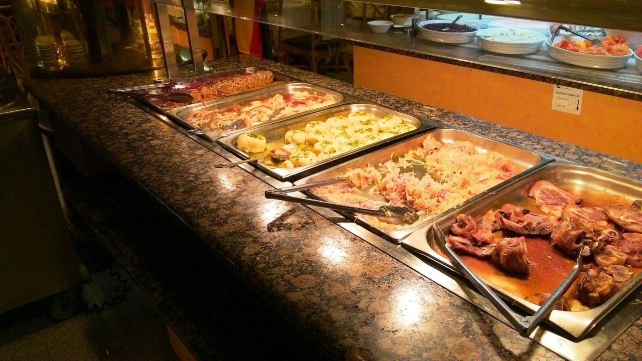 "Deutsches Buffet? - Geschmacklich nur furchtbar" Gloria Palace ...