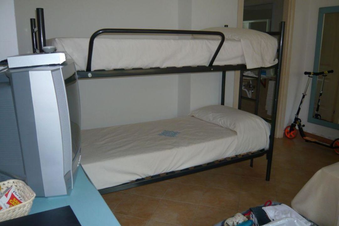 "Zustellbett in einem 4-Sterne-Hotel" Hotel Garden Beach Cala Sinzias ...