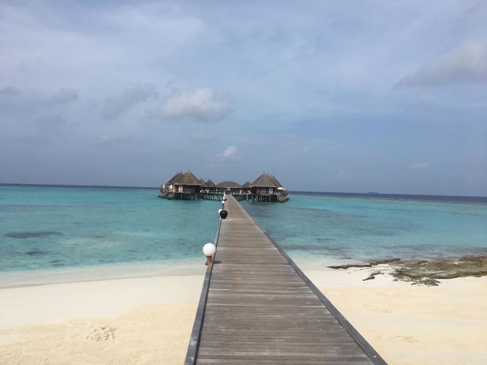 "Außenansicht" Angaga Island Resort (Vilamendhoo) • HolidayCheck (Alif ...