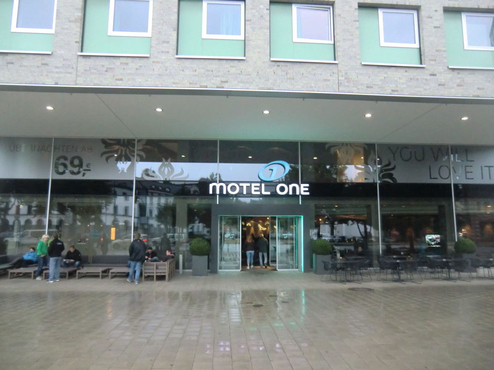 "Eingang" Motel One Hamburg am Michel (Hamburg) • HolidayCheck (Hamburg ...