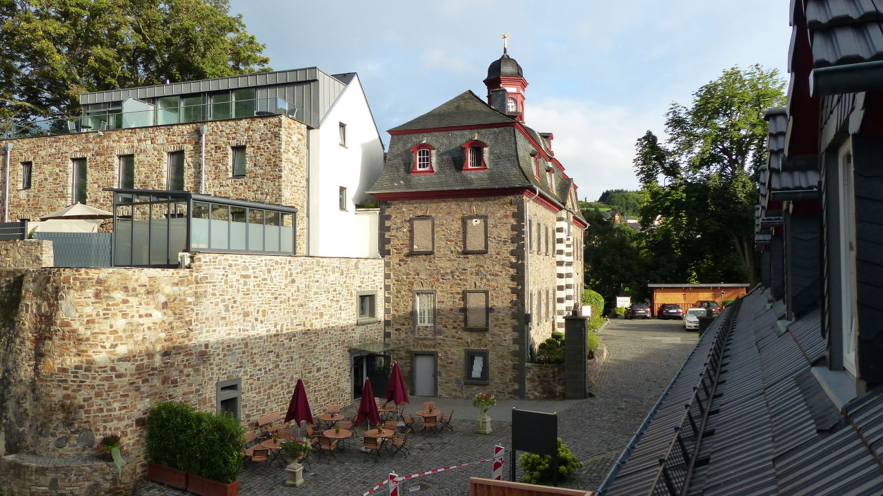 "Außenansicht" Hotel Schloss Burgbrohl (Burgbrohl) • HolidayCheck ...
