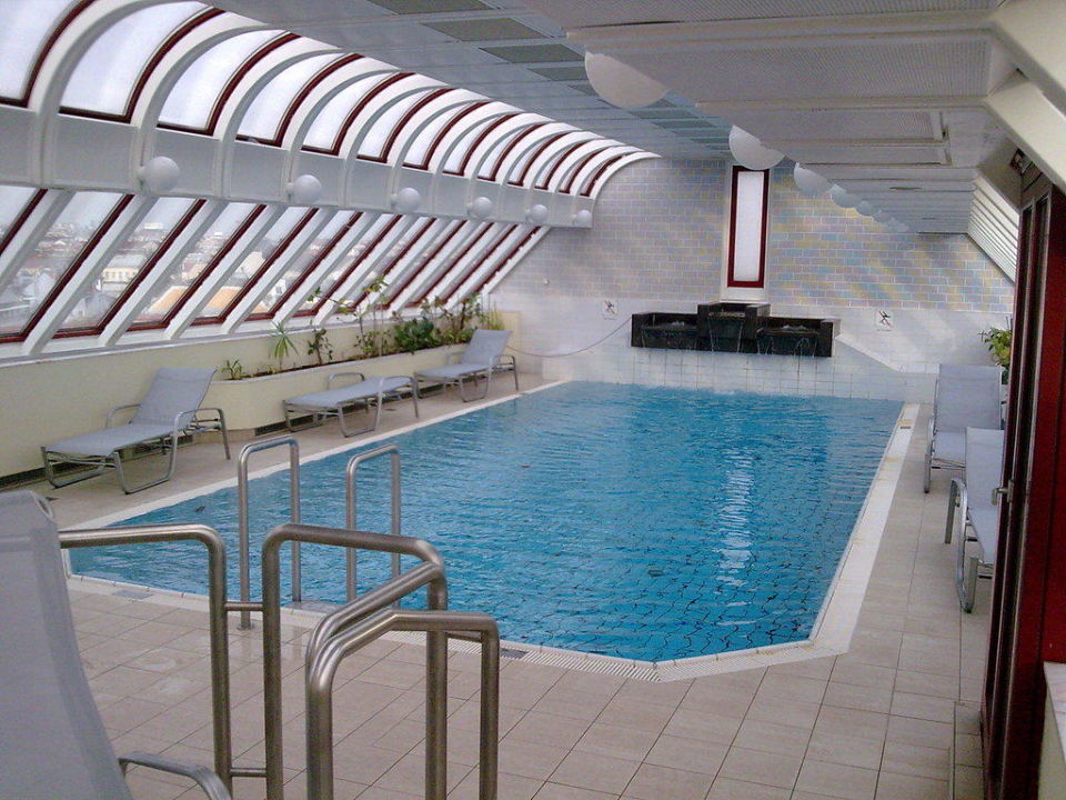 "7. Etage Panorama Pool " Renaissance Wien Hotel (Wien) • HolidayCheck ...