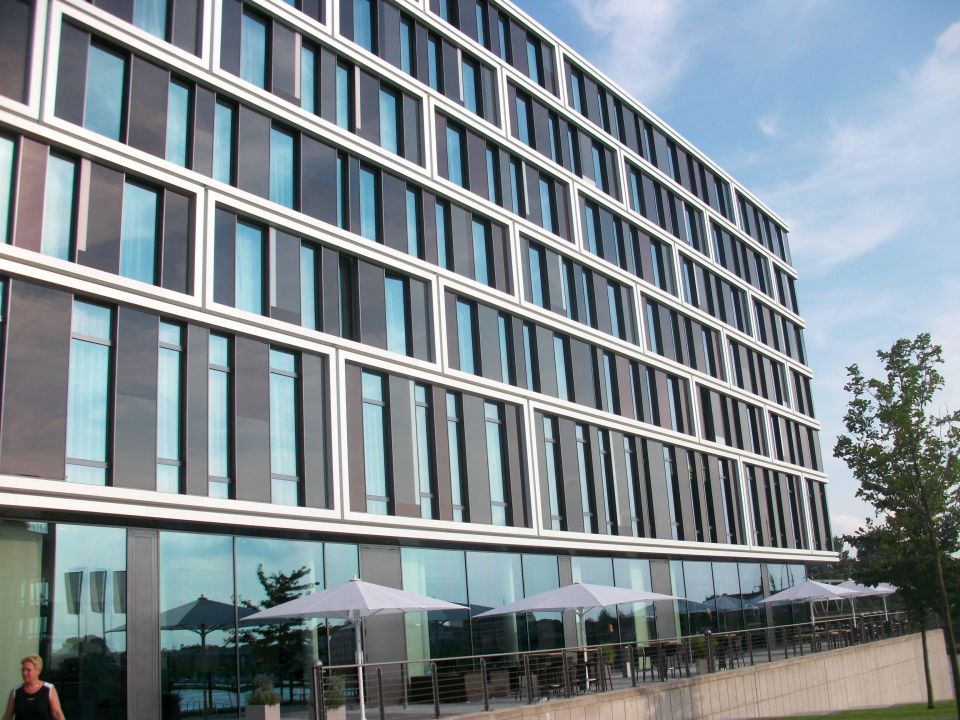 "Blick Restaurant und Terrasse" Steigenberger Hotel Bremen (Bremen ...