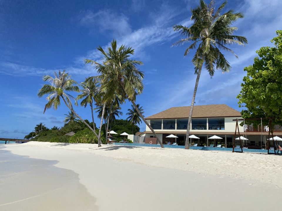 "Pool" Reethi Faru Resort (Ugoofaaru) • HolidayCheck (Raa Atoll ...