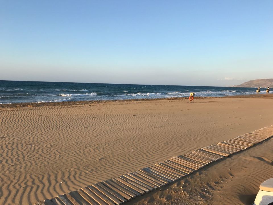 "Schöner Sandstrand" Mythos Palace Resort & Spa (Georgioupolis ...