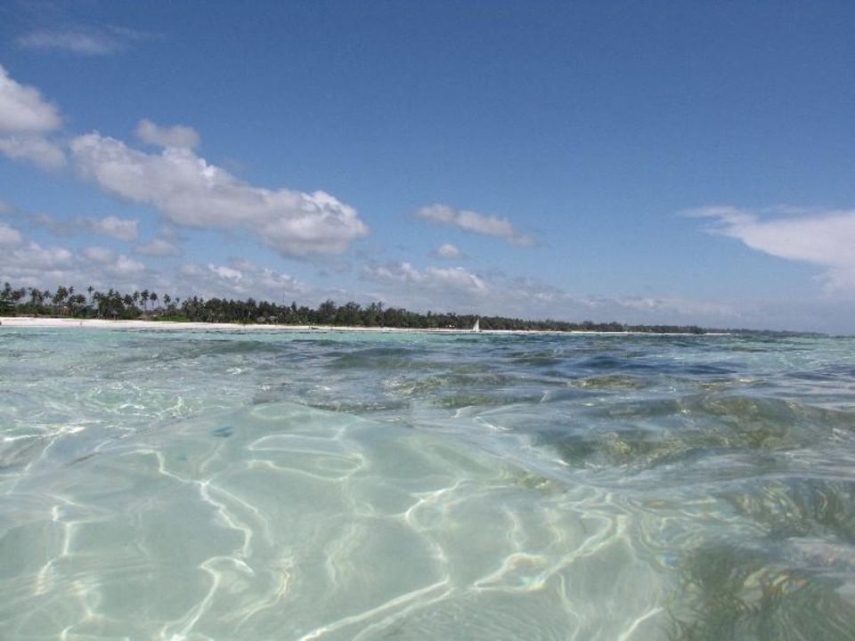 "Strand von Galu Beach" Neptune Paradise Beach Resort & Spa (Galu Beach ...