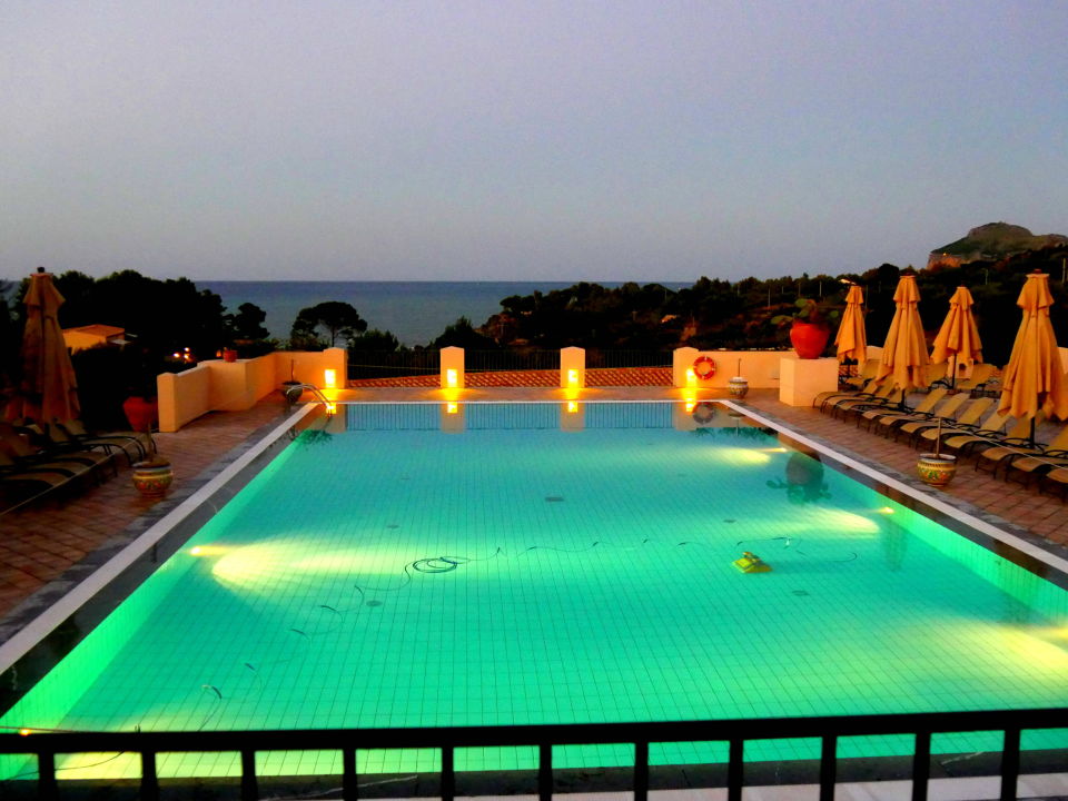 "Blick über den Pool vom Hapimag Cefalù" Hapimag Resort Cefalù ...