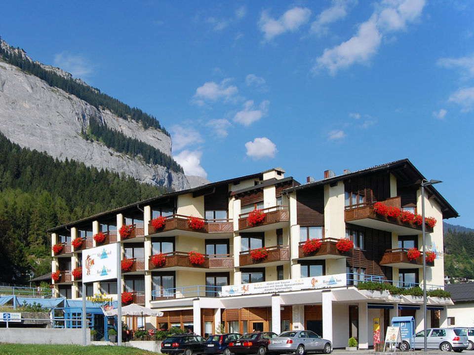 "Aussenansicht Sommer" Alpenhotel Flims (Flims) • HolidayCheck (Kanton ...