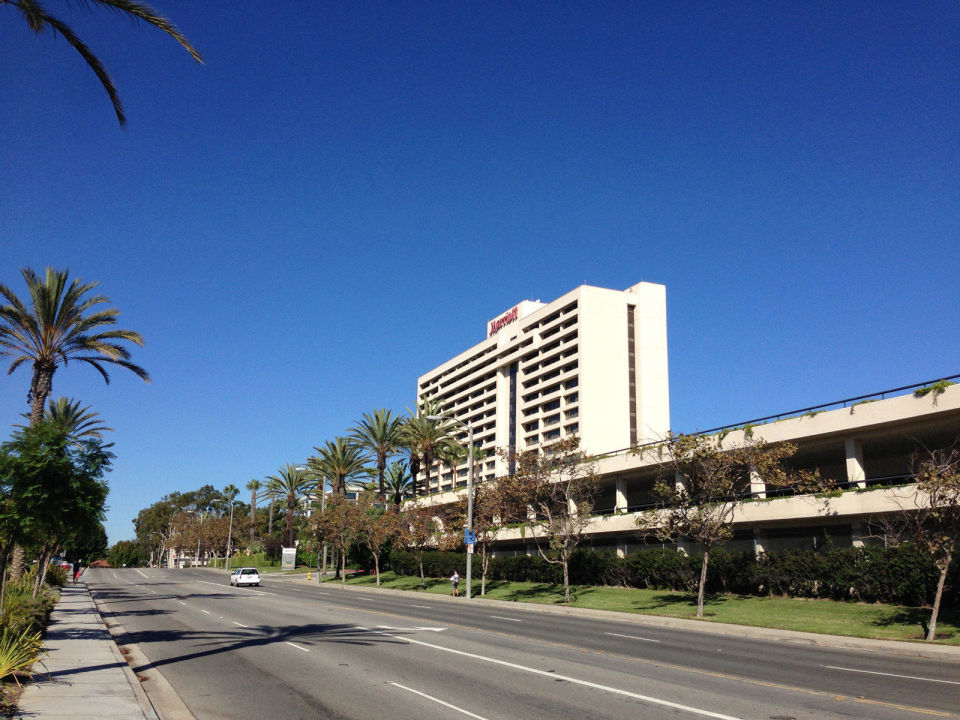 "Das gesamte Hotel mit Parkhaus" Torrance Marriott Redondo Beach ...