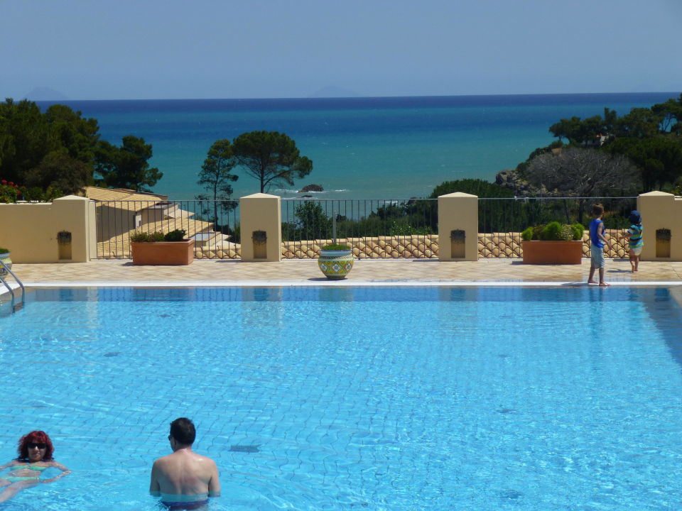 "In die Weite des Meeres blicken" Hapimag Resort Cefalù (Mazzaforno ...