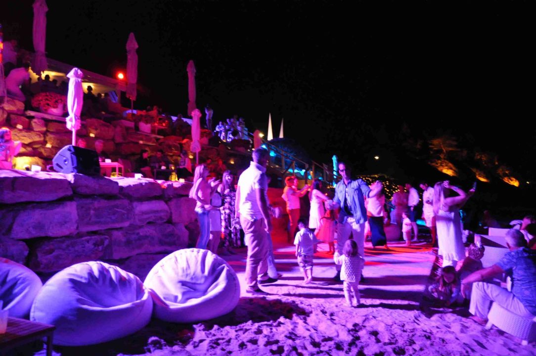 "White Beach Party am Bousoulas Beach" Sani Club (Cap Sani ...