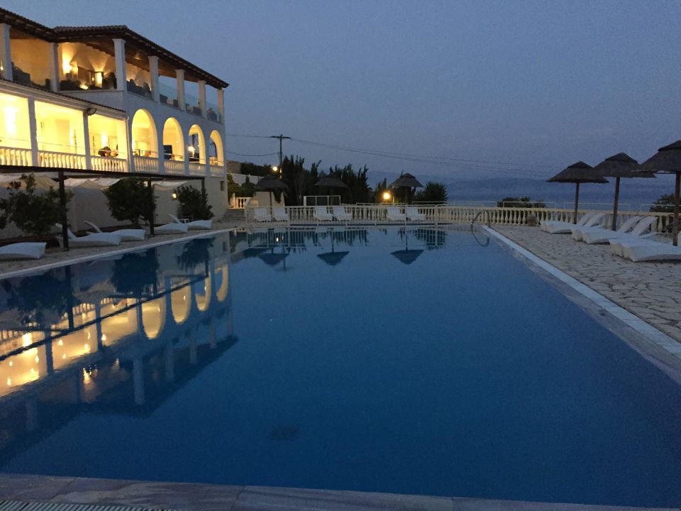 "Hotel Pantokrator" Hotel Pantokrator (Barbati / Mparmpati ...