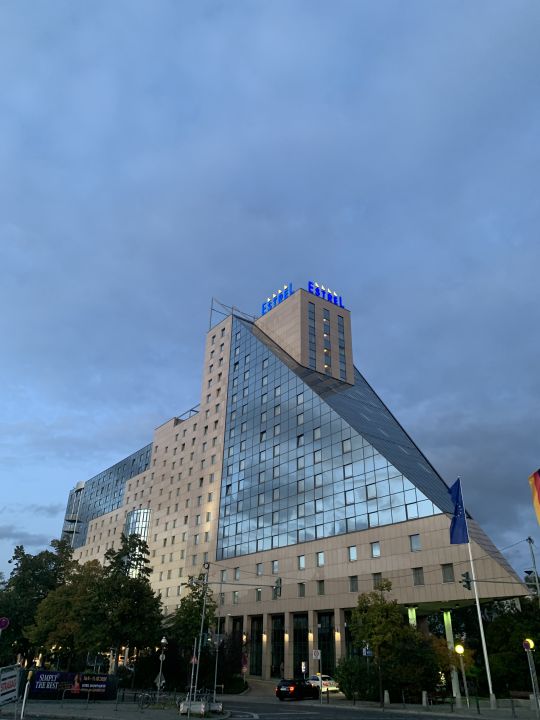 "Außenansicht" Estrel Hotel Berlin (Berlin-Neukölln) • HolidayCheck ...