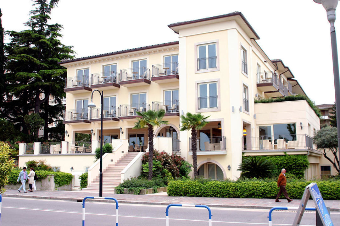 "Villa Rosa" Hotel Villa Rosa Desenzano (Desenzano del Garda ...