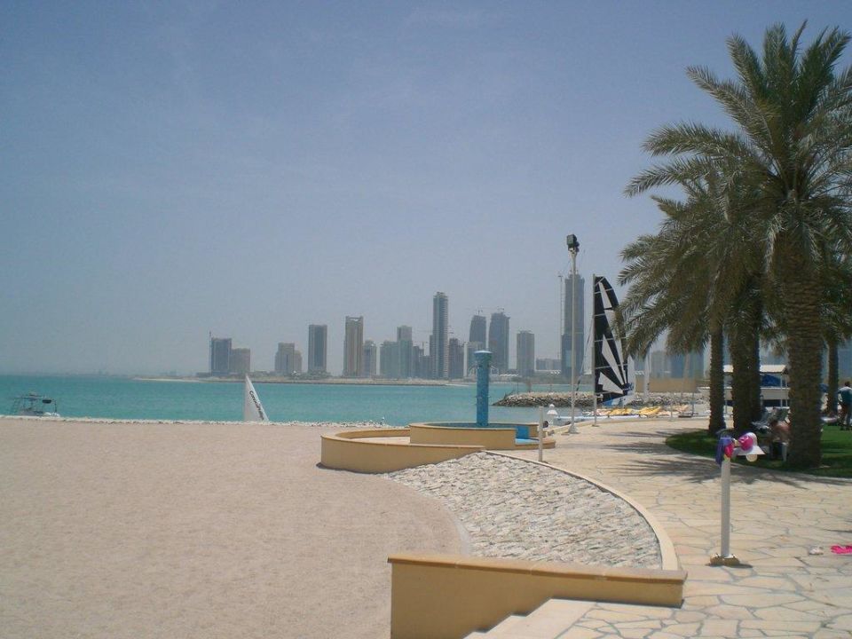 "Blick vom Hotel Strand nach links zur Skyline" InterContinental Doha ...